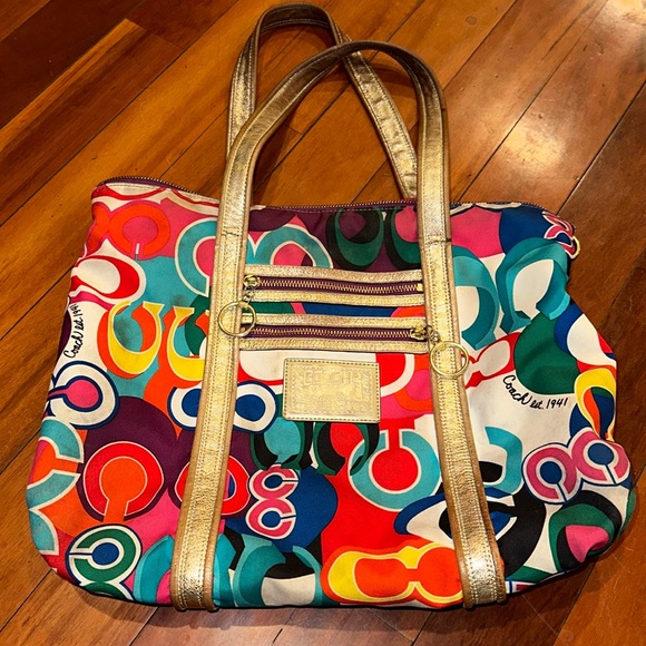 Coach | Bags | Coach 942 Poppy Purse In Good Condition | Poshmark